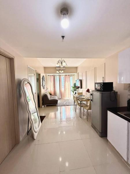 Spacious And Aesthetic 2 Bedroom With City-view Balcony At Grass Residences Qc - Cuba