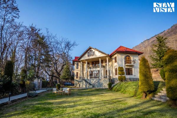 Stayvista At Hampton Grove - Bonfire, Jacuzzi - Srinagar