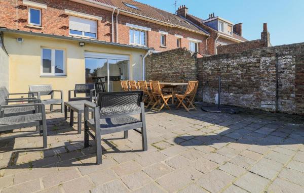 4 Bedroom Awesome Home In Petite-synthe - Dunkirk