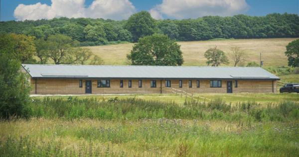 Starlight Lodge - 4 Bedroom Barn With Hot Tub! - Crawley