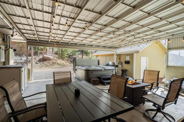 Mountain Villa Scenic Views Hot Tub & Fire Pit - Woodland Park, CO