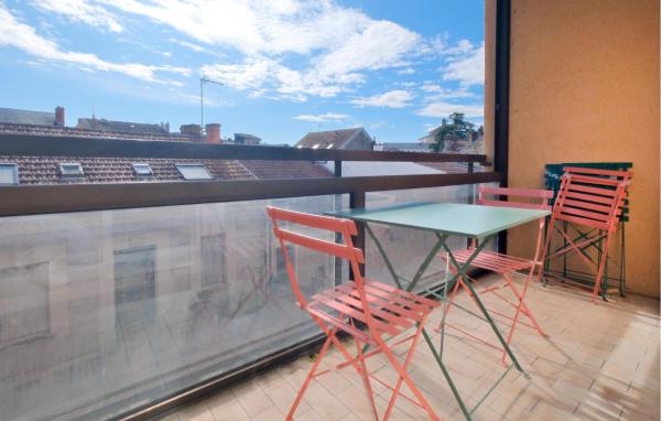 4 Bedroom Cozy Apartment In Périgueux - Périgueux