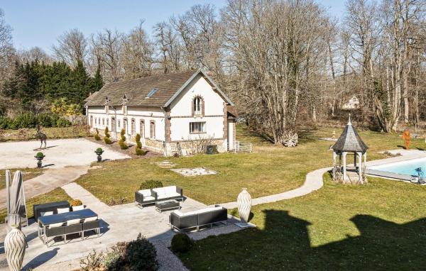 Suite Frênes Avec Piscine - Gien