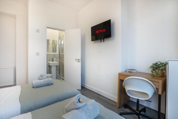 4 Bedrooms-4 Bathrooms House - Barrow-in-Furness