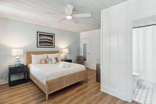 Folliday Inn - The Continental - Room 23 - Folly Beach, SC