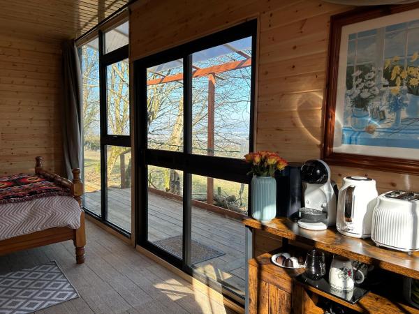 Farm Stay Cabin In The Woods - Dublin, Ireland