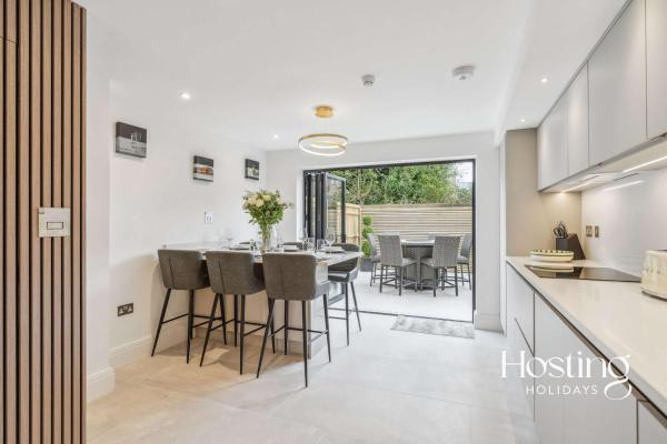 Queens Mews Brand New Luxury Home With Parking - Henley-on-Thames