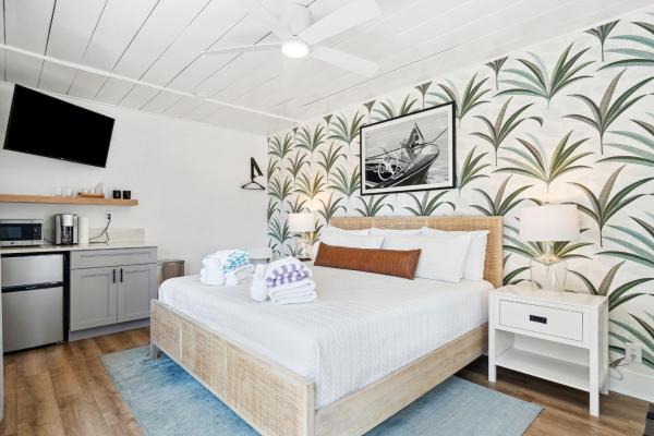 Folliday Inn - The Torpedo - Room 22 - Folly Beach, SC