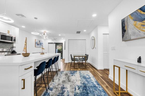 Modern Home With Large Private Yard - Next To Downtown & Beach & Airport - Pet Friendly - Fort Lauderdale, FL
