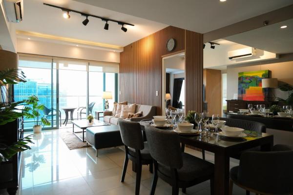 Bgc One Uptown Premium 2br Suite With Balcony Near Supermarket, Malls And Restaurants - Makati