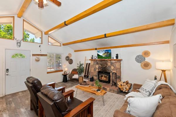 Bear Cub Cottage In Big Bear W/ Hottub & Firepit - Big Bear, CA