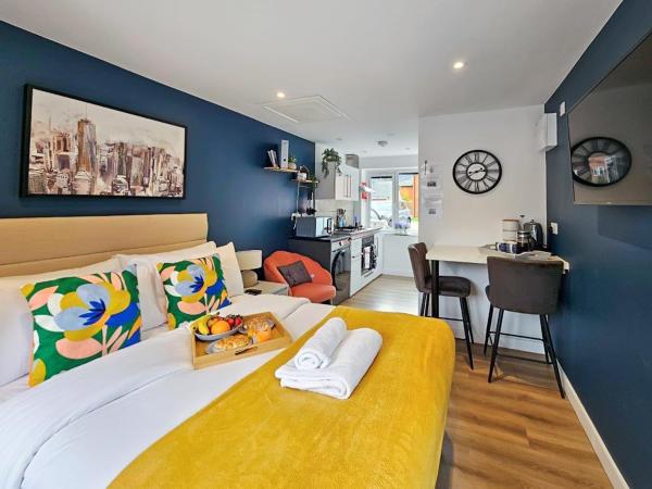 Blue Garden Retreat By Fortuna Property - Cheltenham