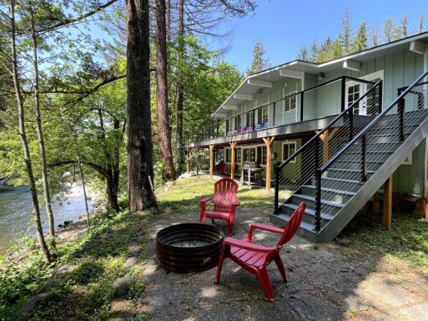 Waterfront Rivers Edge On Washougal River - Washougal, WA