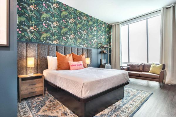 Bold Downtown Stay Inspired By Cher - Macon, GA