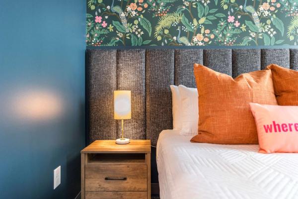 Bold Downtown Stay Inspired By Cher - Macon, GA