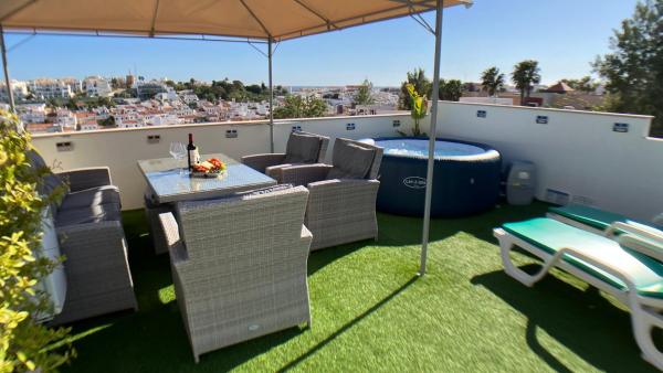 Apartment Beta - 2 Bedrooms, Private Rooftop Patio With Hot Tub, Bbq And View - Lagoa