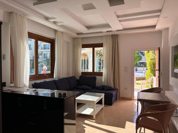 3-bedroom Apartment On The Ground Floor With Pool View, Personal Garden Area, Backyard, And Free Beach Access In Sharm Hills Resort - 沙姆沙伊赫