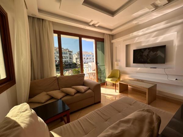 2-bedroom Apartment On The Second Floor With A Balcony And Amazing Pool View & Free Beach Access In Sharm Hills Resort - Sharm el-Sheij
