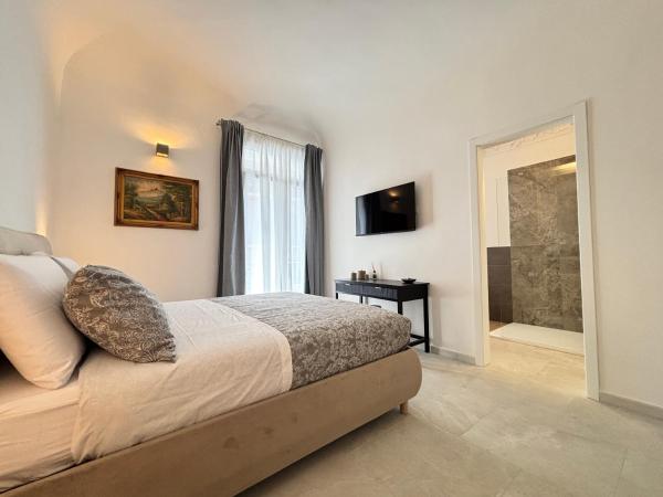 Historic Central Balcony Rooms & Apartment On Via Maqueda - Palermo