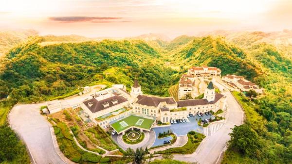Twin Lakes Hotel Tagaytay - Alfonso