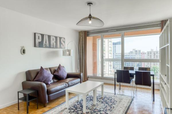 4 Min Walk To Metro, 60m², Renovated, La Défense - Puteaux