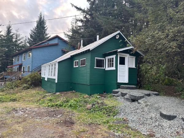 The Auke Ridge Retreat Cabin - A Short Walk To The Harbor - Juneau, AK