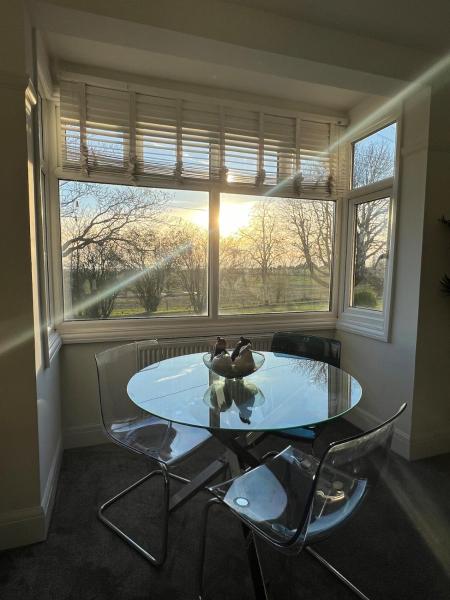 Salvation View 2 Bed Apartment - Basildon