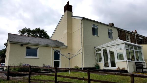 Spacious Apartment On The Hillside - Bridgend