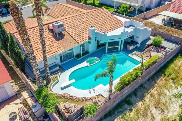 Gorgeous Escape With A Pool In Fabulous Las Vegas - Las Vegas, NV