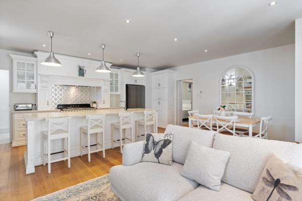 Bluestone Symmetrical Cottage With Outdoor Area - Stirling