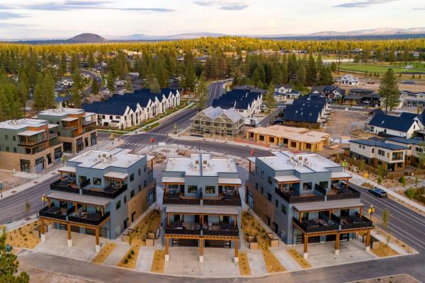 Sleeps 40 8 Modern Units20 Bdrs W Deckhot Tub 10mins To Downtown Old Bend - Bend, OR