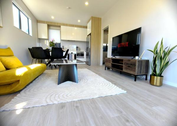 Stylish 4br Home, Netflix, Walk To Eateries And Schools - Auckland