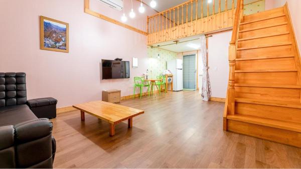 Gyeongju Gampo Four Seasons Pension - Gyeongju-si