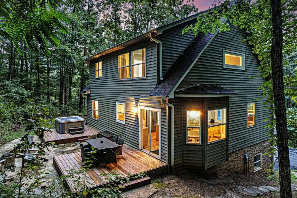 Highland Hideaway By Carolina Mornings - Asheville, NC