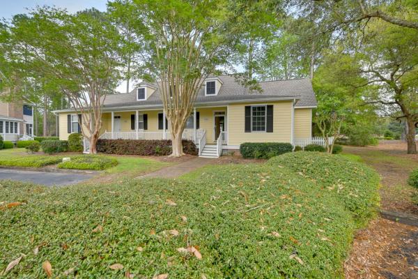 Cottage With Deck And Pool Access About 6 Mi To Beach - Murrells Inlet, SC