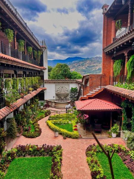 La Casona De Ciudad Vieja - Santiago Zamora