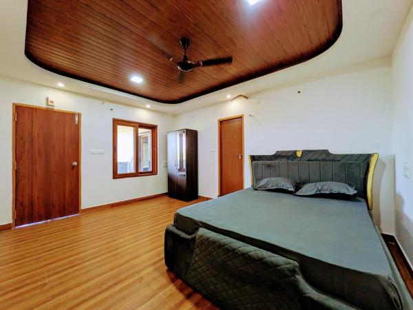 Gavi Stay's - Sringeri