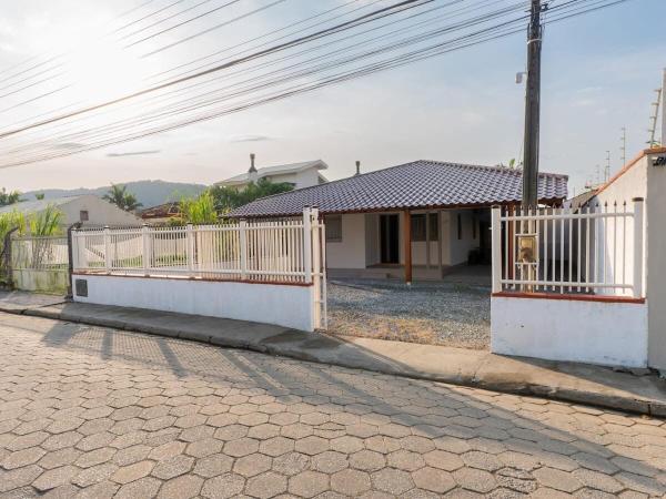 Ampla Casa De Veraneio Excelente Localização - Navegantes