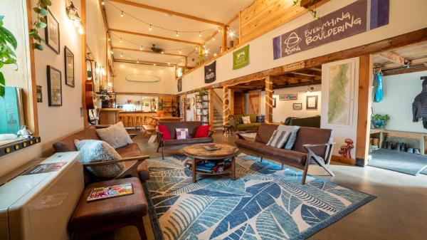 Barn Door Hostel - New Hampshire