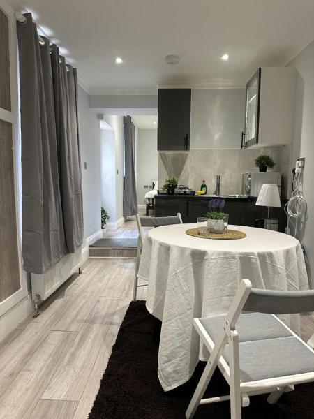 Acton Guest House - Hounslow