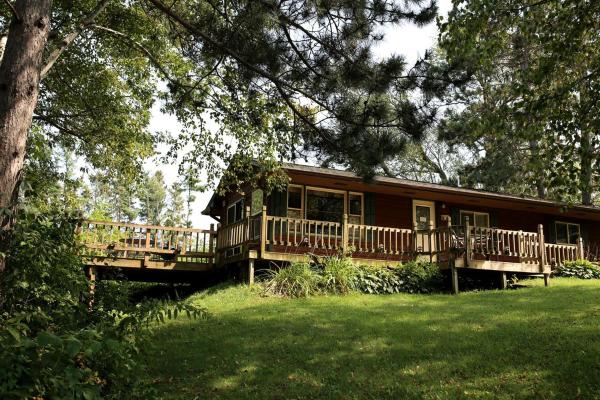 Rustic Family Cabin Rental With A Fire Pit Near Wisconsin Dells - Whitetail Ridge Ski Area, WI