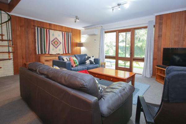 Cedar Holiday Units - Apartment 1 - Bright