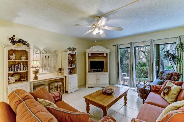 Dogfriendly Beachwood Condo - Jacksonville, FL