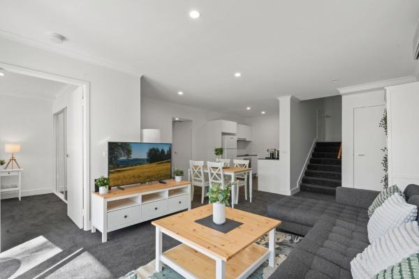 Central Braddon Retreat With Balcony & Pool Access - Canberra