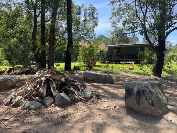 Private Country Cabin 1 Bedroom - Glass House Mountains