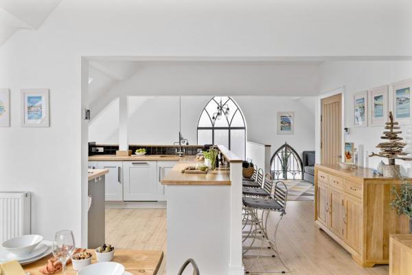 Midholm Chapel, Brixham - Free Parking & Wi-fi - Close To Harbour & Shops - Brixham