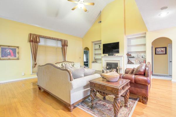 Family-friendly Gem With Home Office In Memphis - Germantown, TN