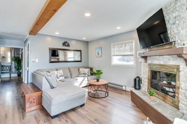 Fire Pit And Game Room Spacious Poconos Retreat! - Pocono Lake