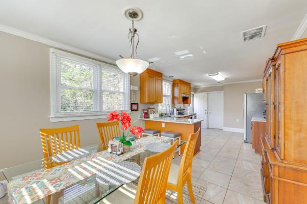 14 Mi To Raleigh Charming Family Home! - Apex, NC