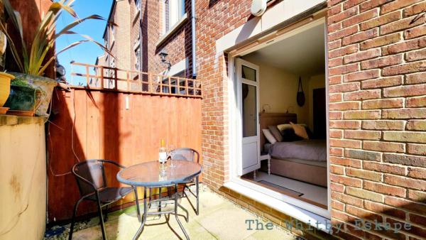 The Whitby Eskape - Robin Hood's Bay